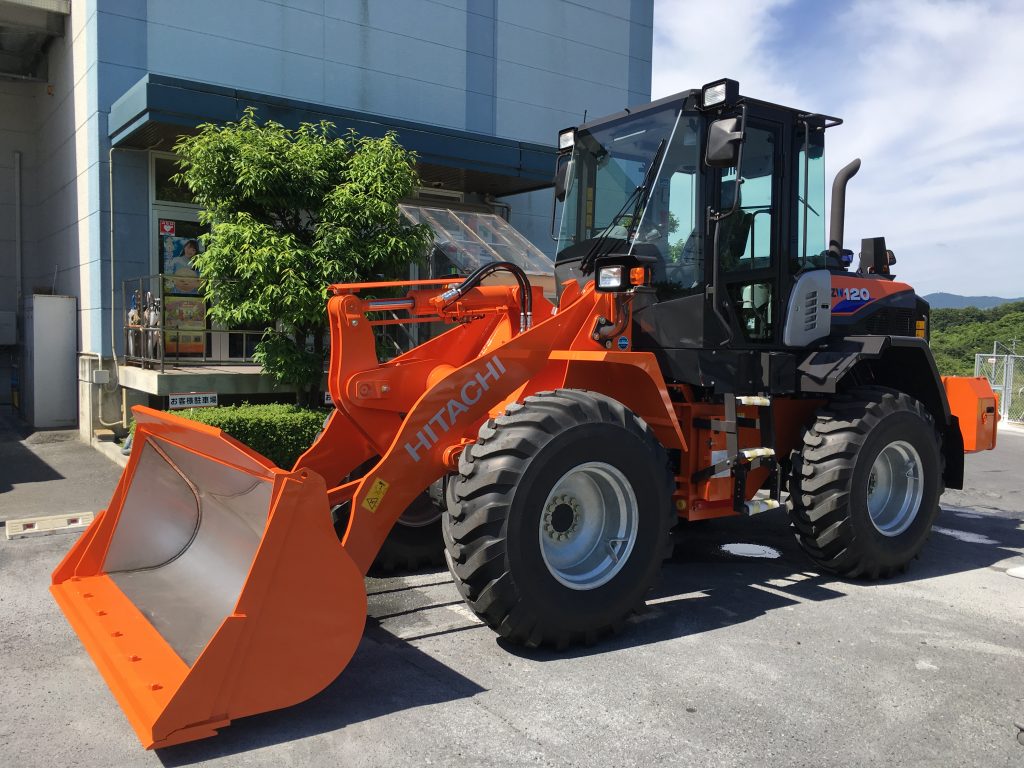 納入実績紹介 ZW120-6 ホイルローダ 日立建機・新車・畜産・富士岡山運搬機・岡山・津山・新見・鳥取・レンタル・買い取り・尿素 | 新車 ...